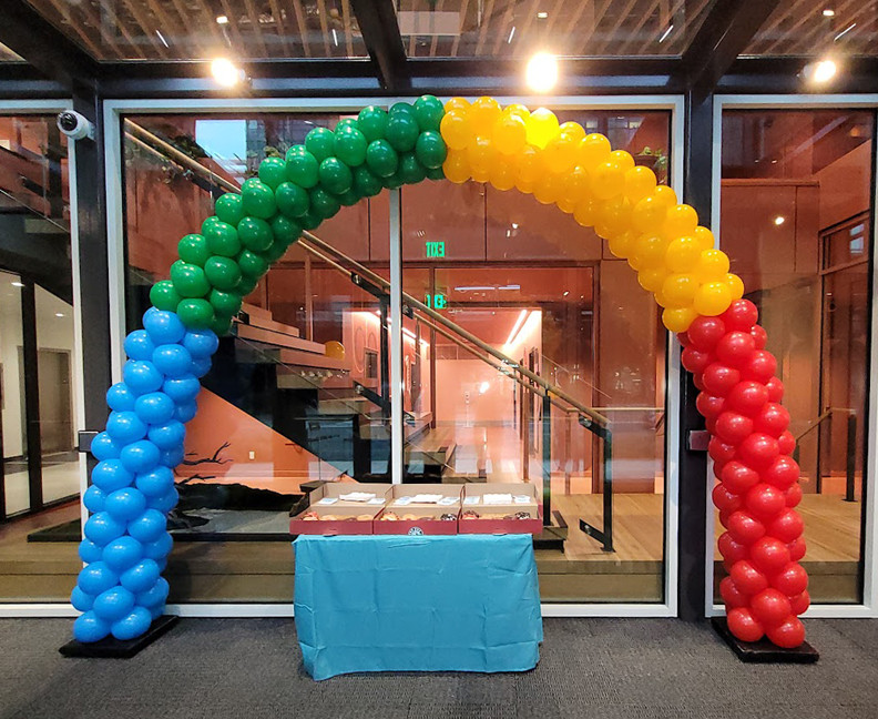 Block Color Arch - M & M Balloon Co. of Seattle