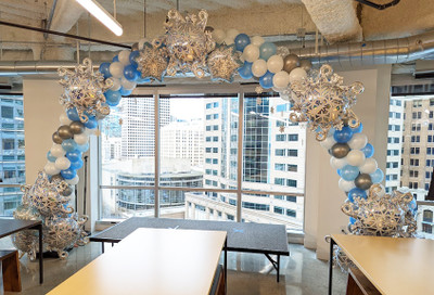 Holiday Snowflake Arch - M & M Balloon Co. of Seattle