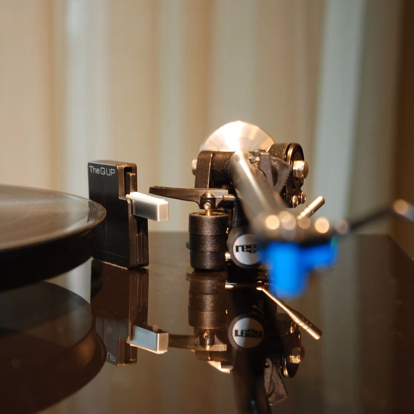 The Q UP Automatic Tonearm Lifter - Audio Advisor Inc.