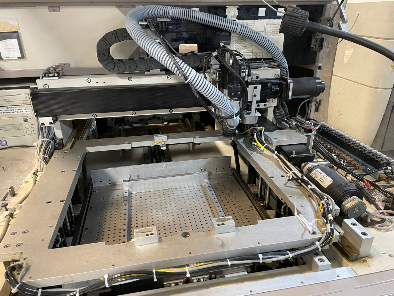 Cencorp TR2100 Dual Shuttle Router (210401)