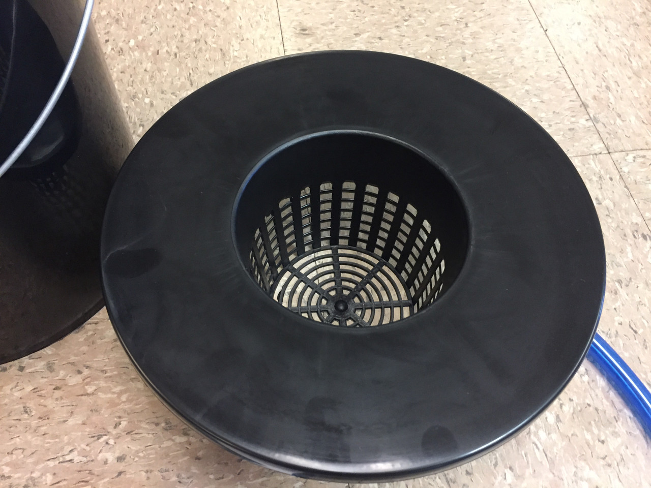 Single Complete DWC Bucket Including: Quality Airpump, Airstone, Water ...