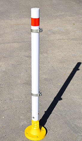 Defender flexible delineator & sign pole