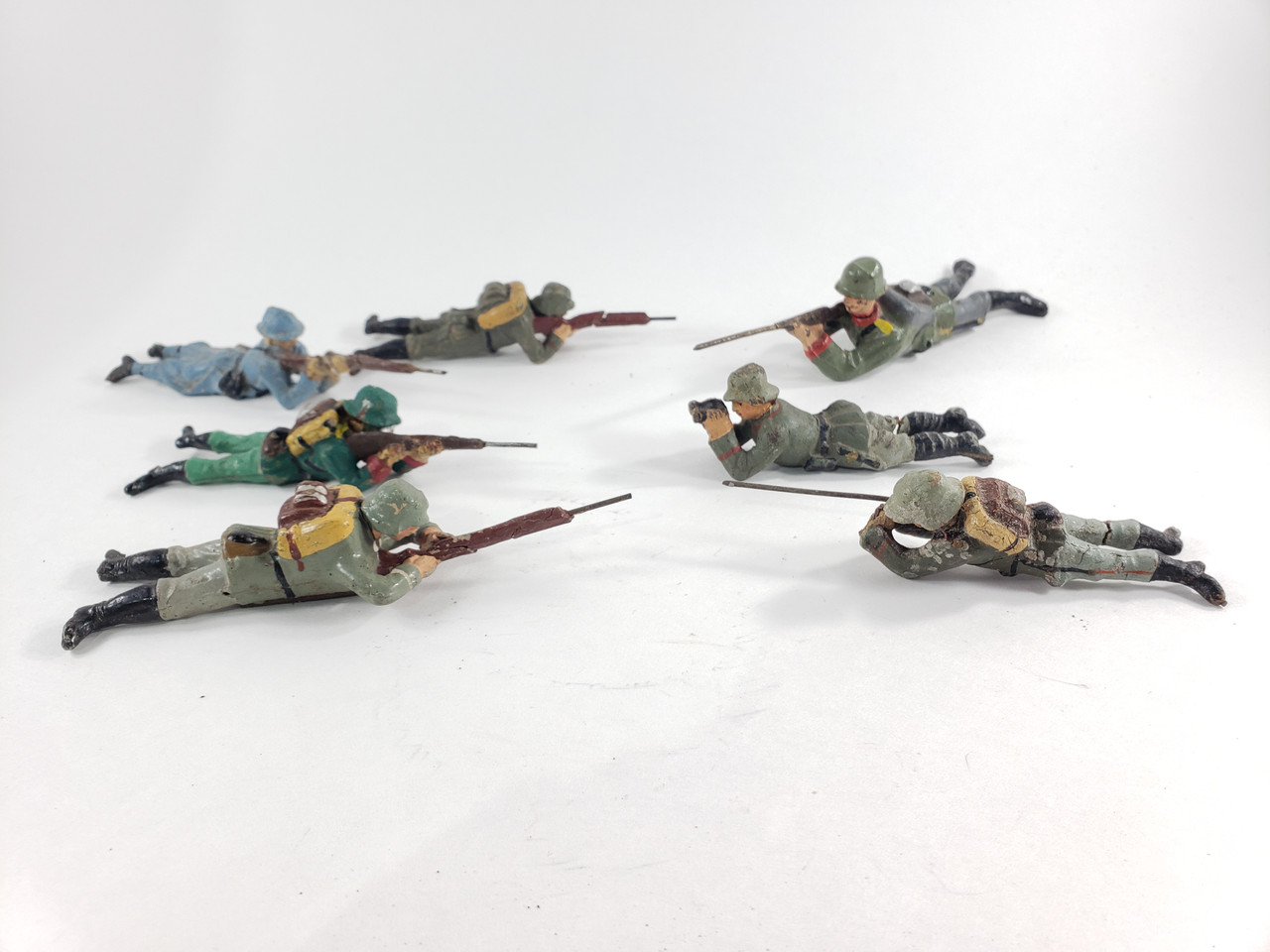 Individual Elastolin Soldiers