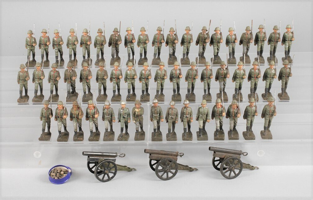 Individual Elastolin Soldiers