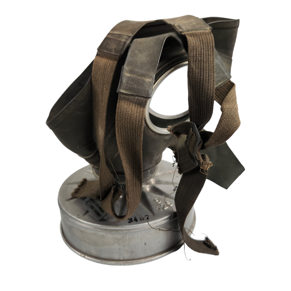 Luftschutz VM-40 Gas Mask and Filter