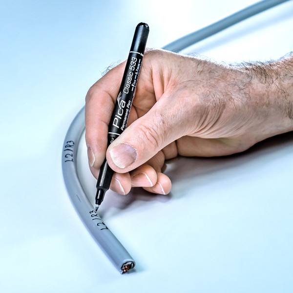 Pica Classic Fine Tip Permanent Pen, Black, Round Tip, 0.7 mm | Pica at ...