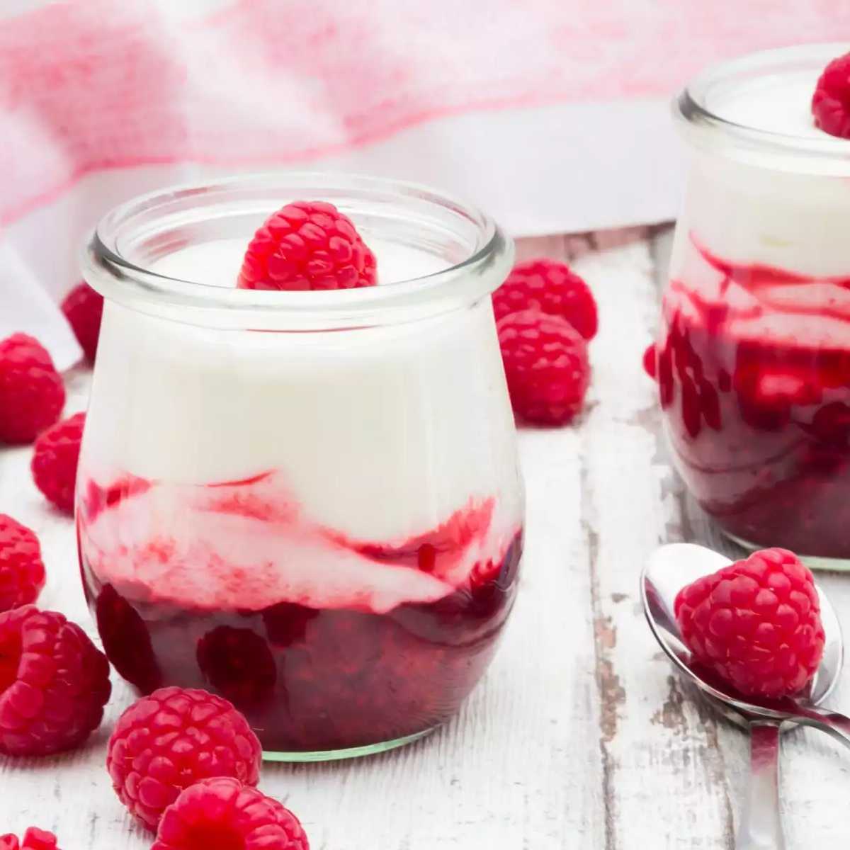 Save your waistline and a fortune on flavoured yoghurt! Try this ...