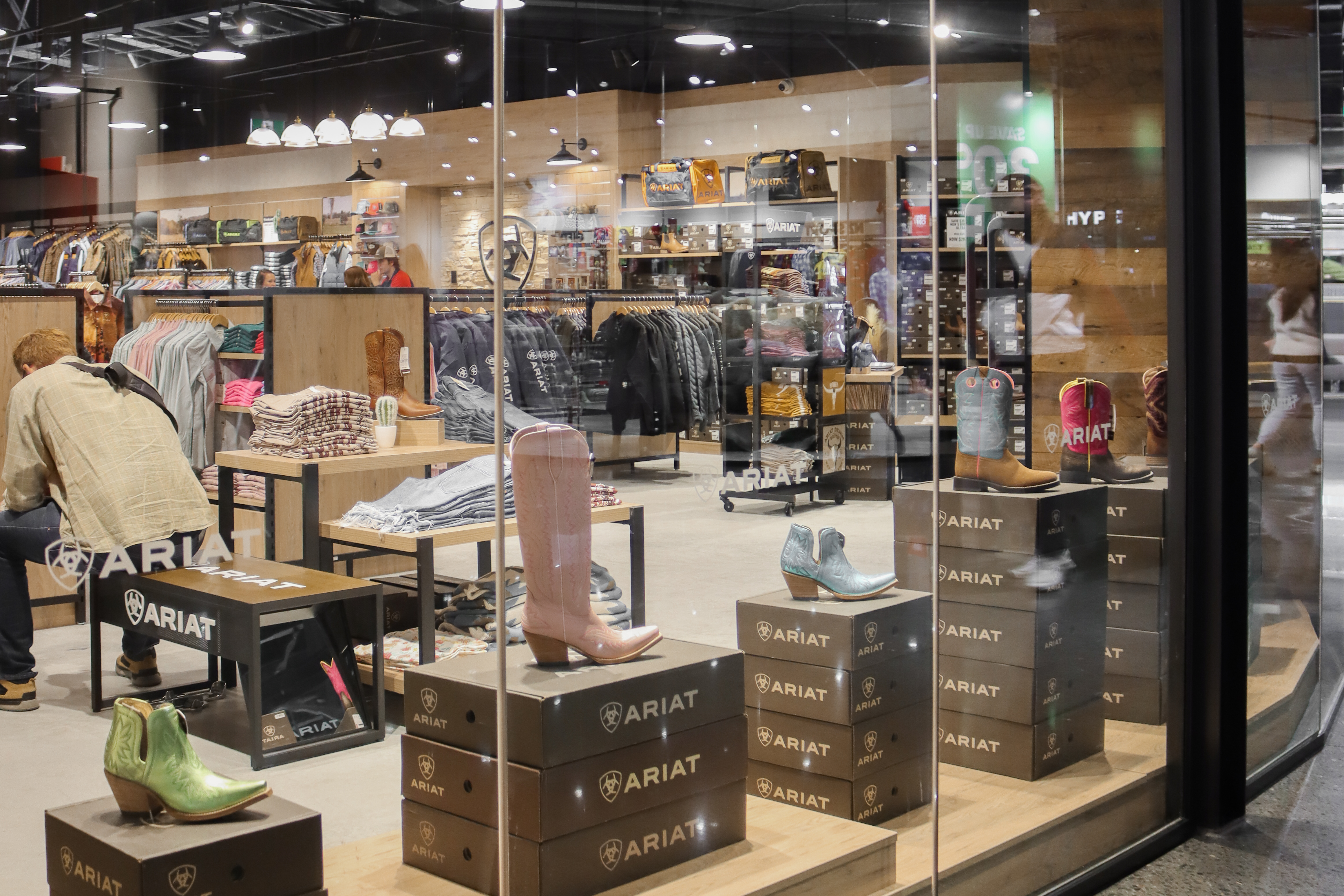 The Essential Guide to Retail Store Layouts - Types of Store Layouts ...