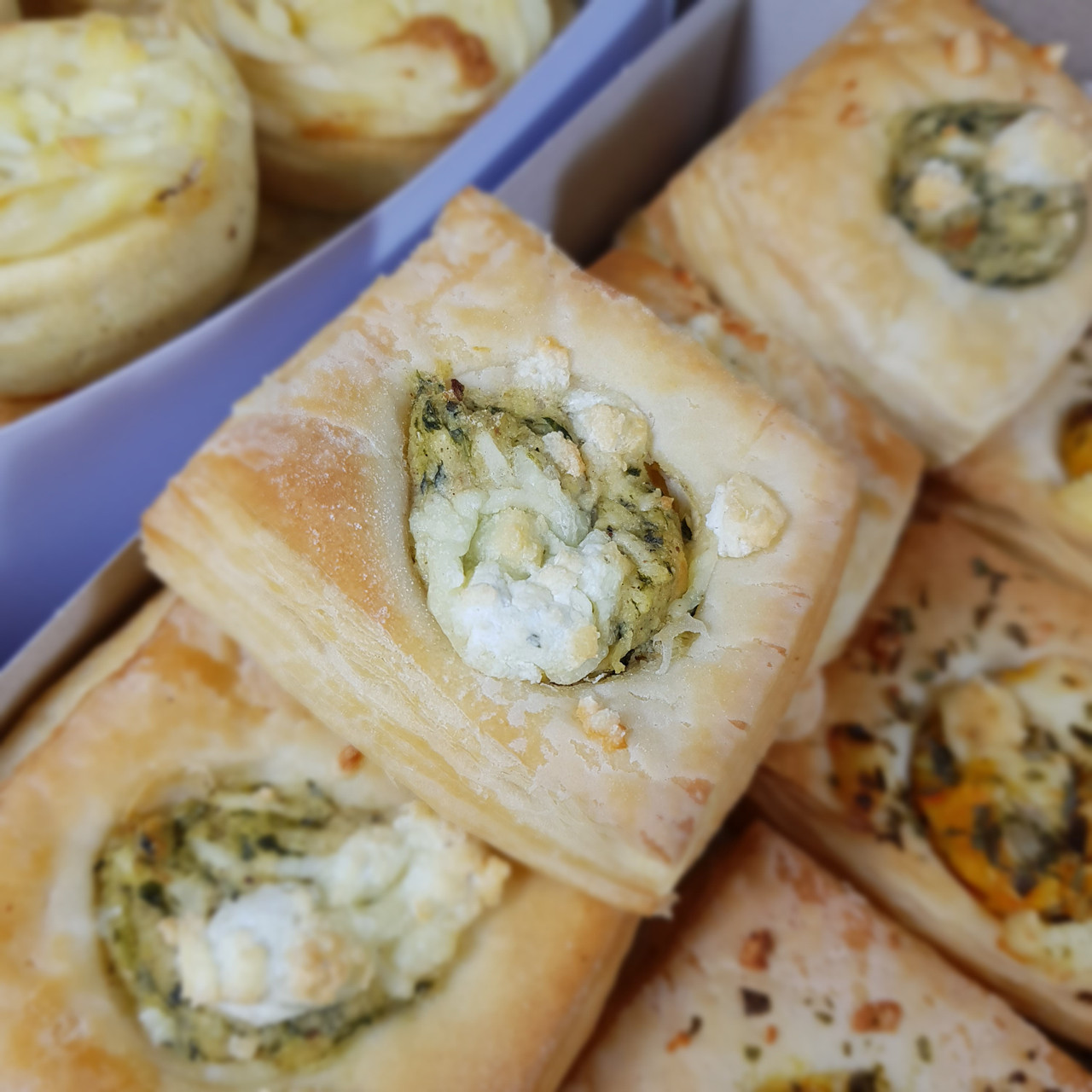 20 Savoury mini treats (hot or cold, serves 10 ppl) - Rawsters