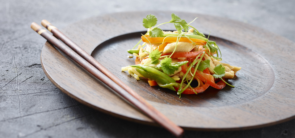 Wok Dish with Chicken and Peanuts - Scanpan Australia