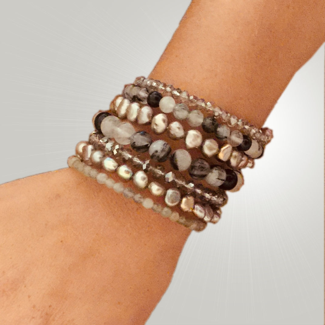 Coin shaped pearl bracelt