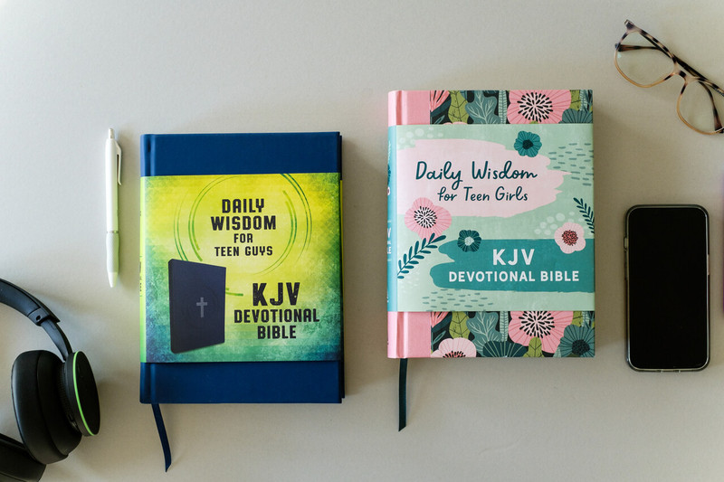 Daily Wisdom for Teen Girls KJV Devotional Bible [Blush Rainforest]