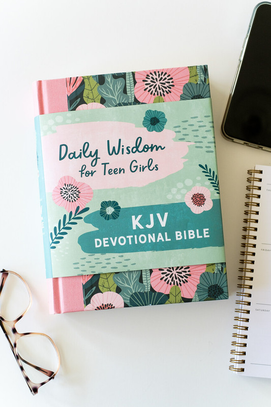 Daily Wisdom for Teen Girls KJV Devotional Bible [Blush Rainforest]