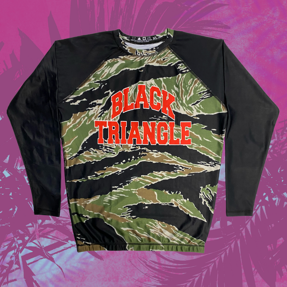 BLACK TRIANGLE SHORT SLEEVE RASH GUARDS
