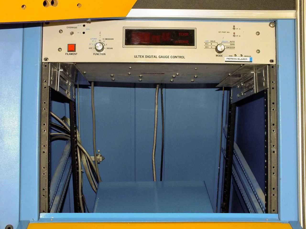 Physical Electronics SuperSAM PHI Scanning Auger Electron Microscope w ...