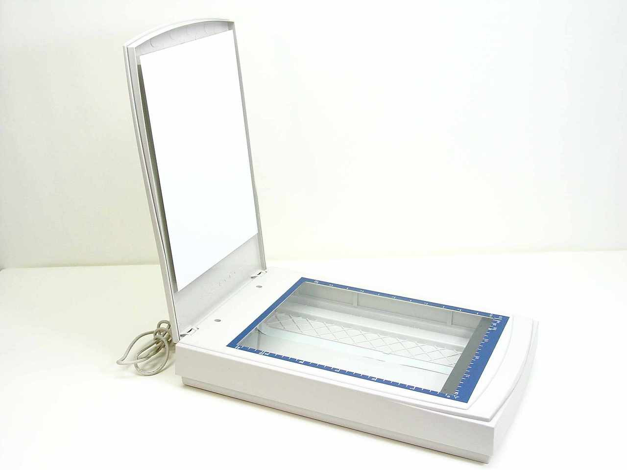 Visioneer FU661E USB 4400u Color Flatbed Scanner - No power supply/ - AS IS