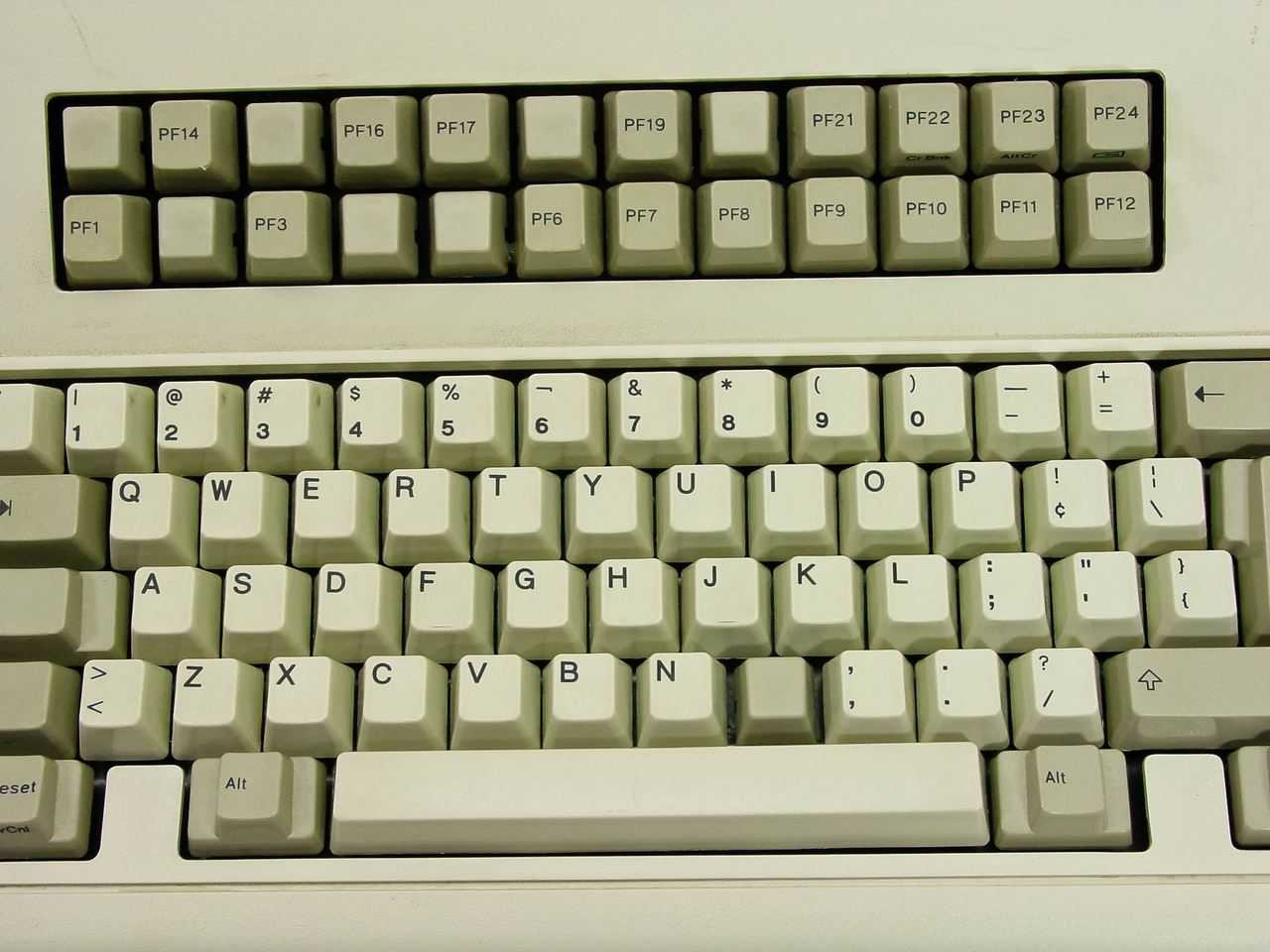 IBM 1389160 122 Key Terminal Keyboard - 5-Pin DIN Model M