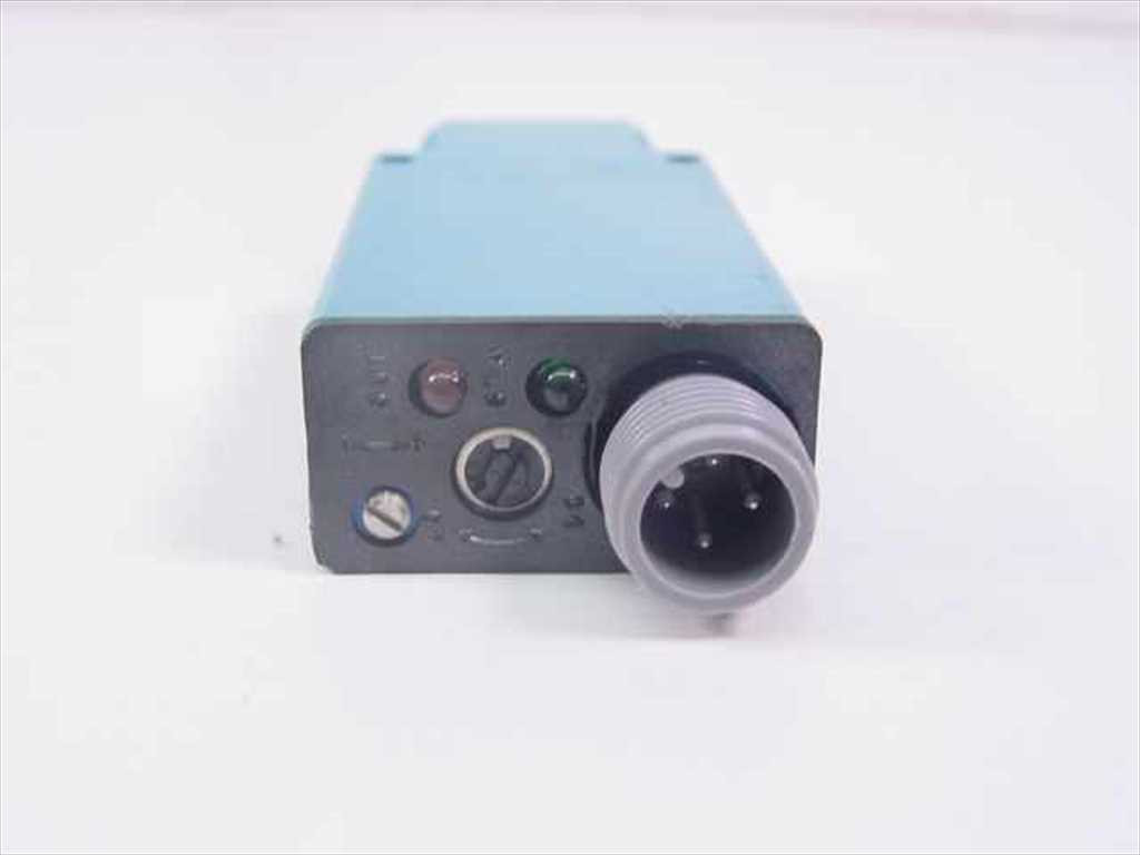 Micro Switch FE8V-TU2-M Photoelectric Vane Sensor - As Is