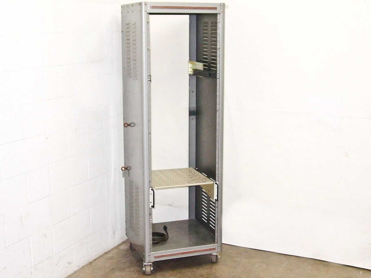 Metal 19" Rackmount Chassis with Power Strip (34U)