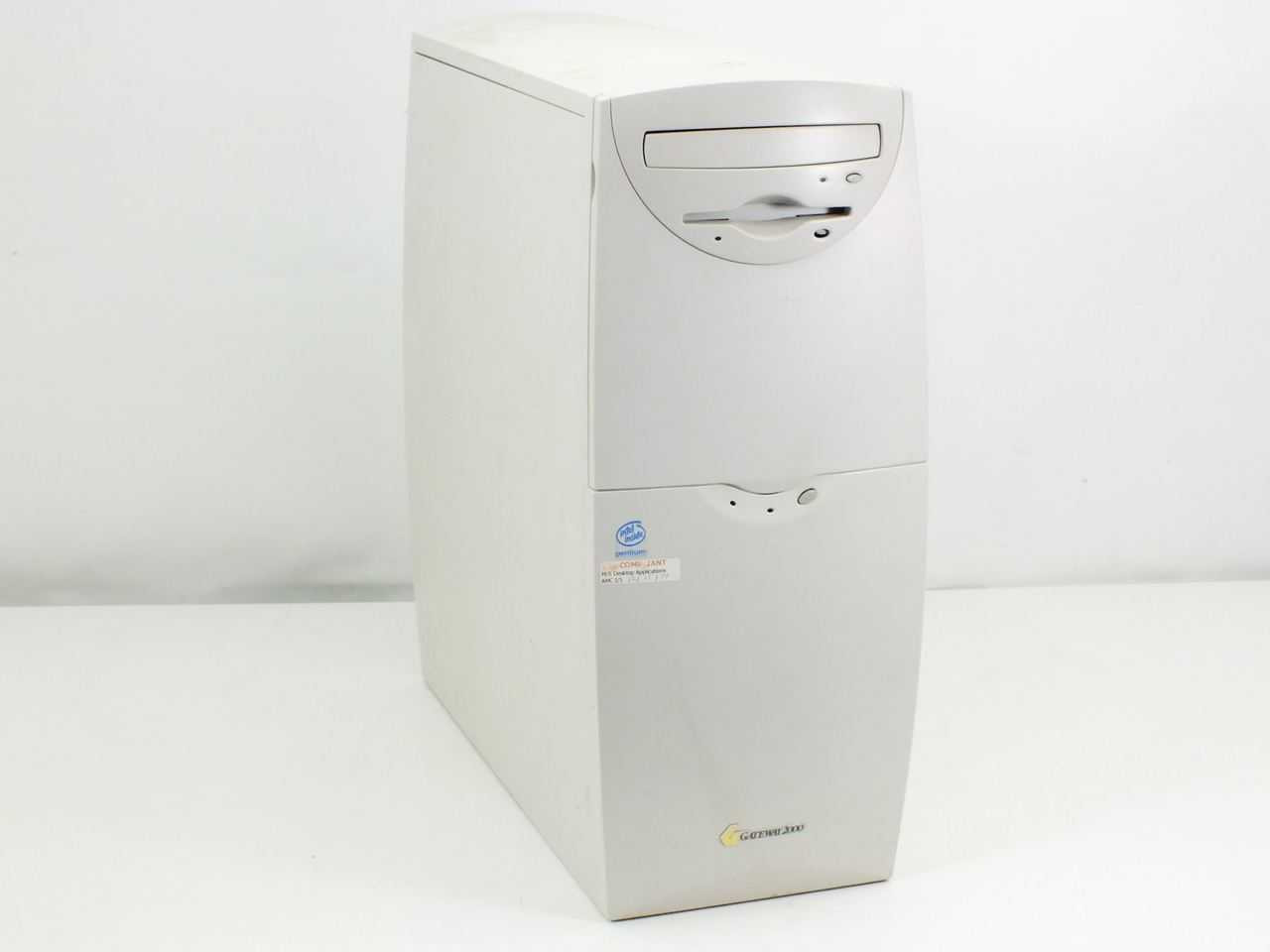 Gateway 2000 P5-166 Pentium P200 MHz, 64 MB, 3.2 GB, CD-ROM, 1.44 Floppy