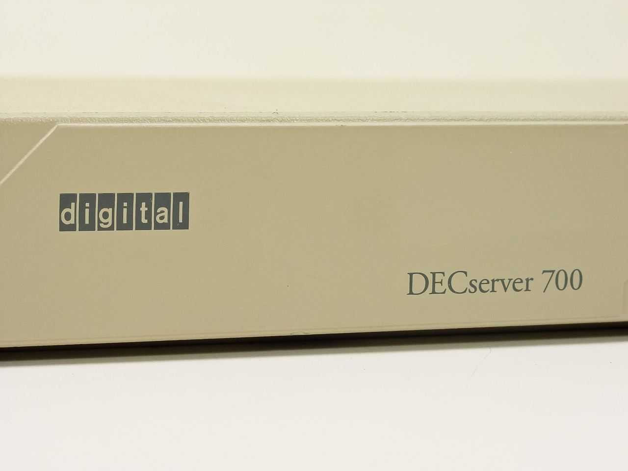 Digital DSRVW-ZA DECserver 700-08 8 Port RS232
