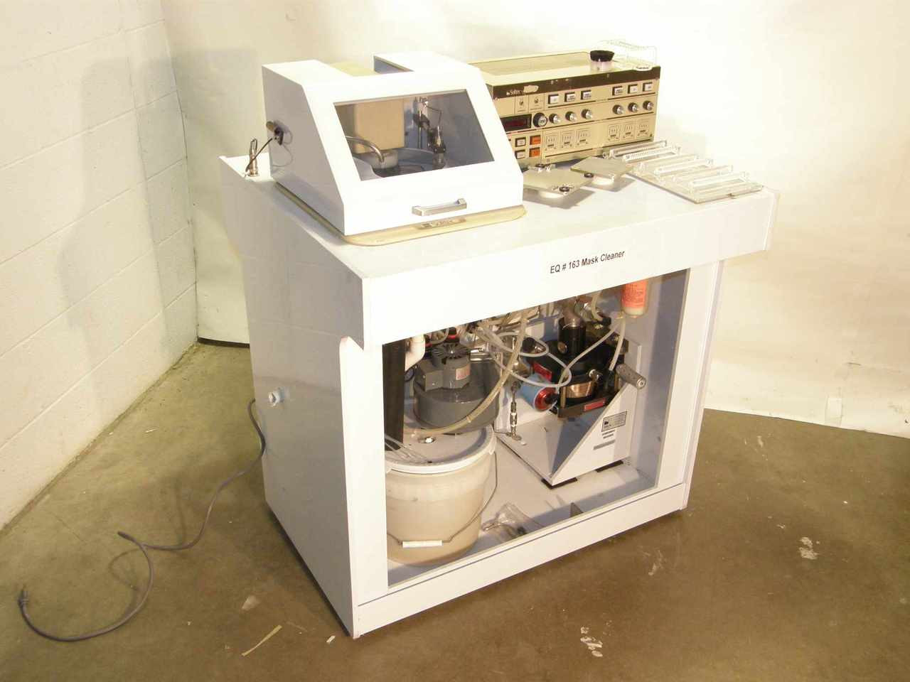 Solitec 5110-SJ Photoresist Spinner Scrubber
