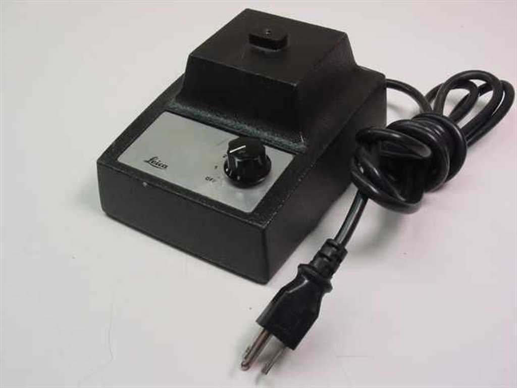Leica 31-35-28 Microscope Lamp / Light Source / IlluminatorTransformer