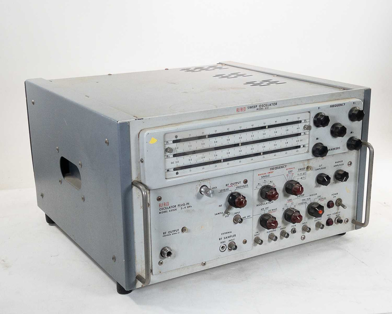 Alfred Electronics 650 Sweep Oscillator - Vintage Collectible with Plug-Ins