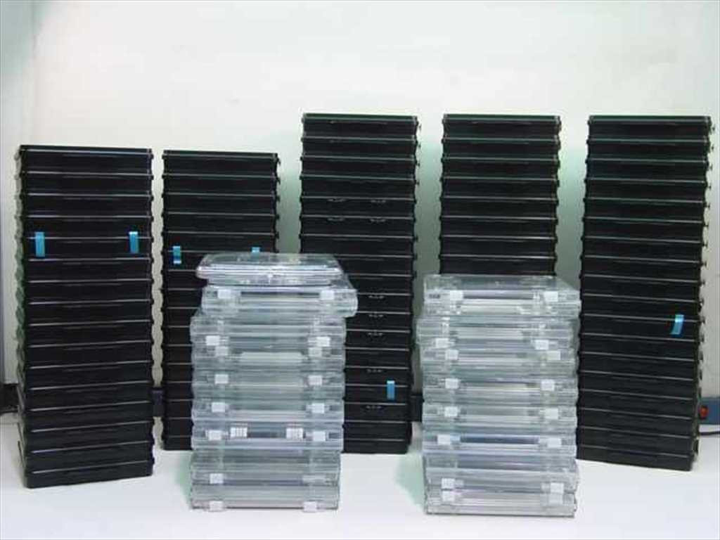 Plastic Wafer Holder Lot of 100 Semiconductor Wafer Boxes - Plastic