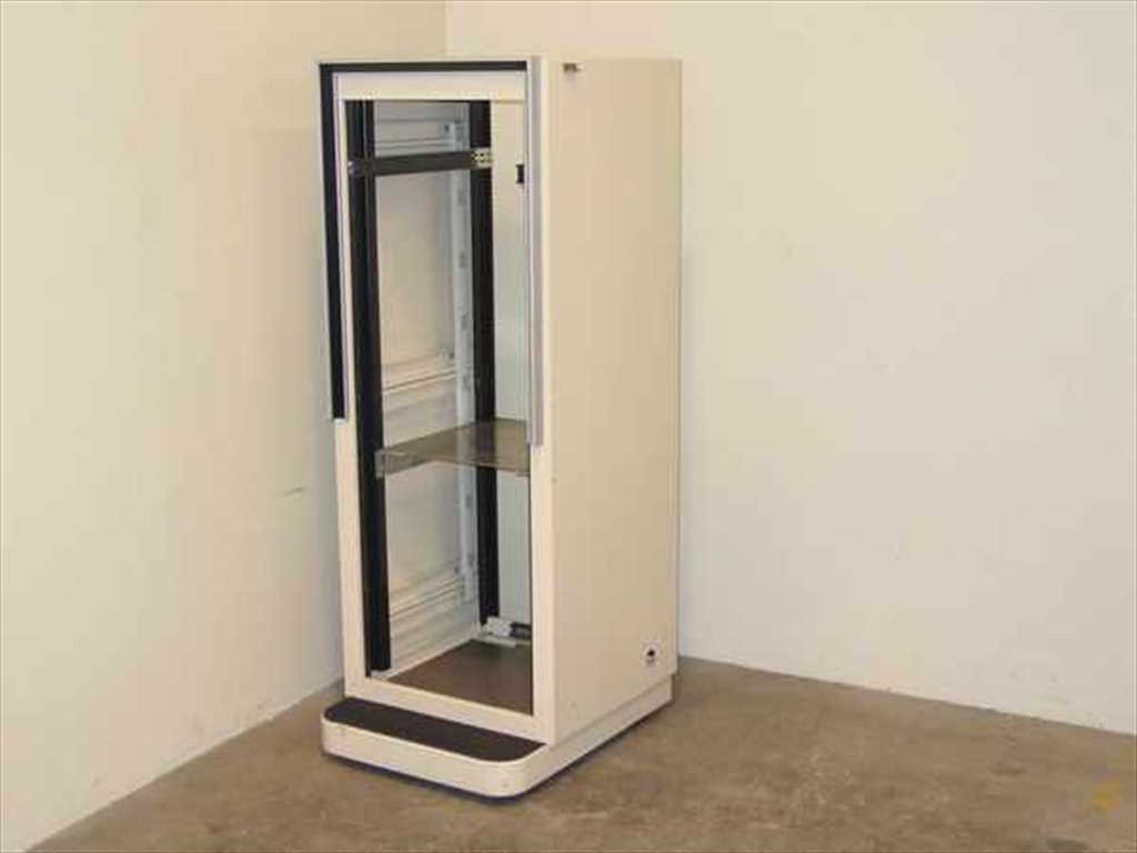 Stantron 17799 34U Rack Mount Cabinet ~ w/Casters and Power