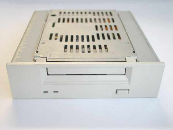 HP C1533-00100 4/8GB SureStore SCSI DDS2 SCSI Tape Drive