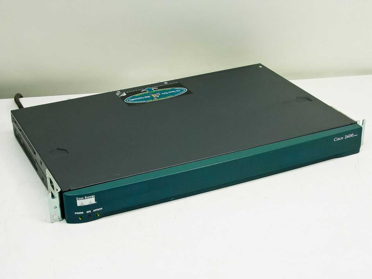 Cisco 2610 Network Router - 2600 Series
