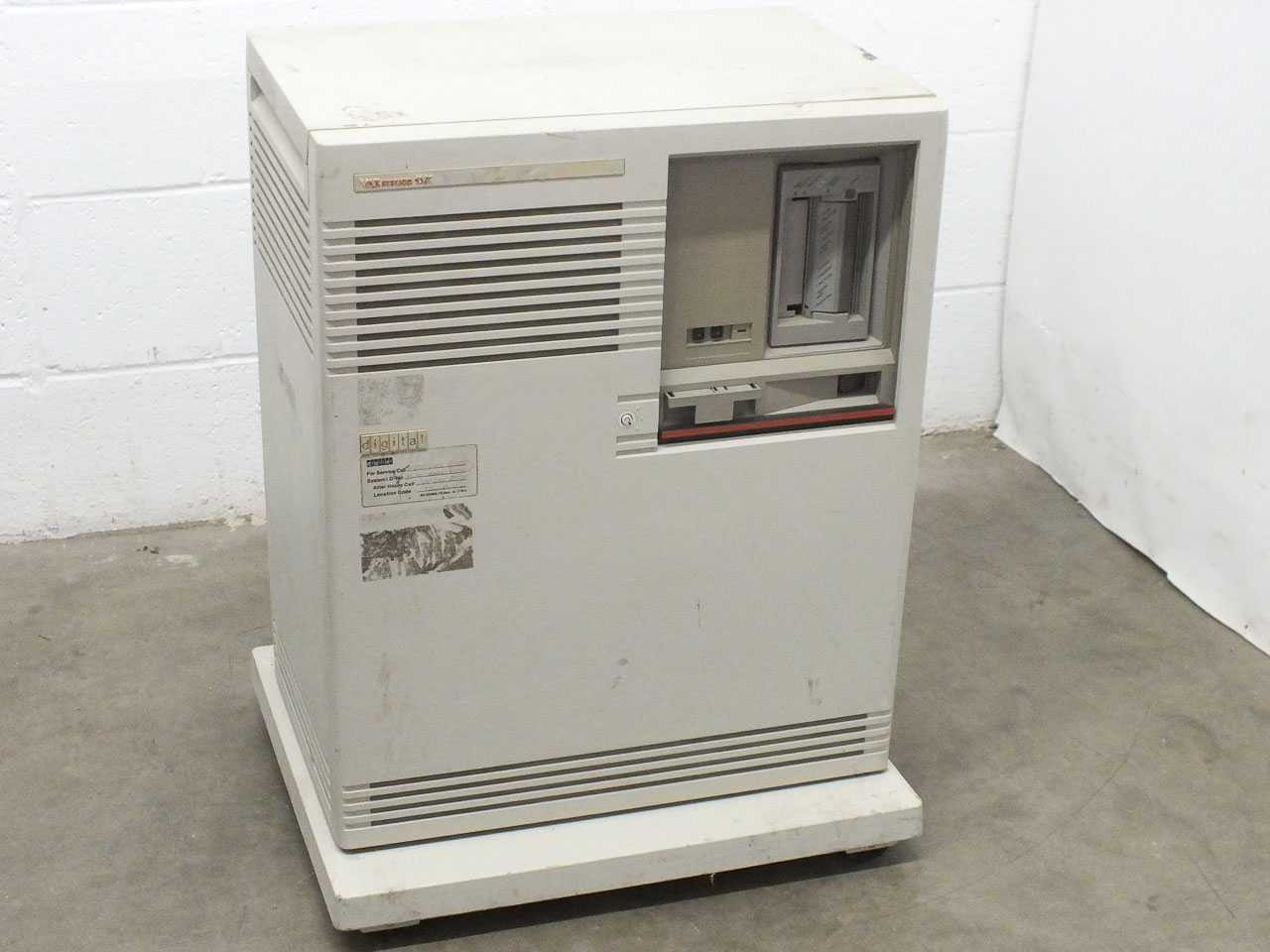 DEC VS60S-A2 3520 Mid-Range Vintage VAXStation Computer Circa 1989 ...