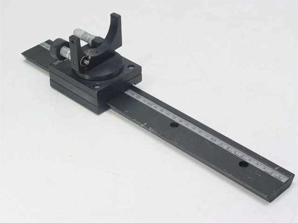 Oriel Optical Alignment Rail with 3" x 3.5" Stage, Mirror Mount & 2 ...