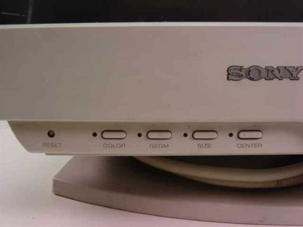 Sony CPD-15SF1 15" Trinitron Color Monitor