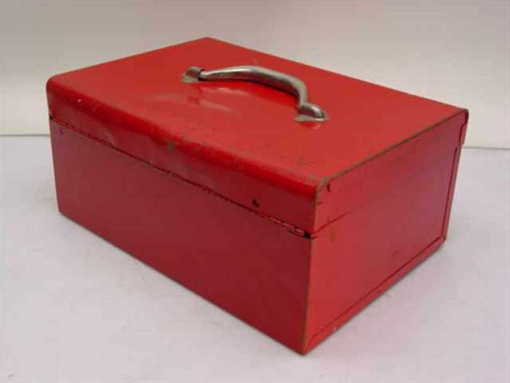 Milwaukee Red Heavy-Duty Electric Tool Box