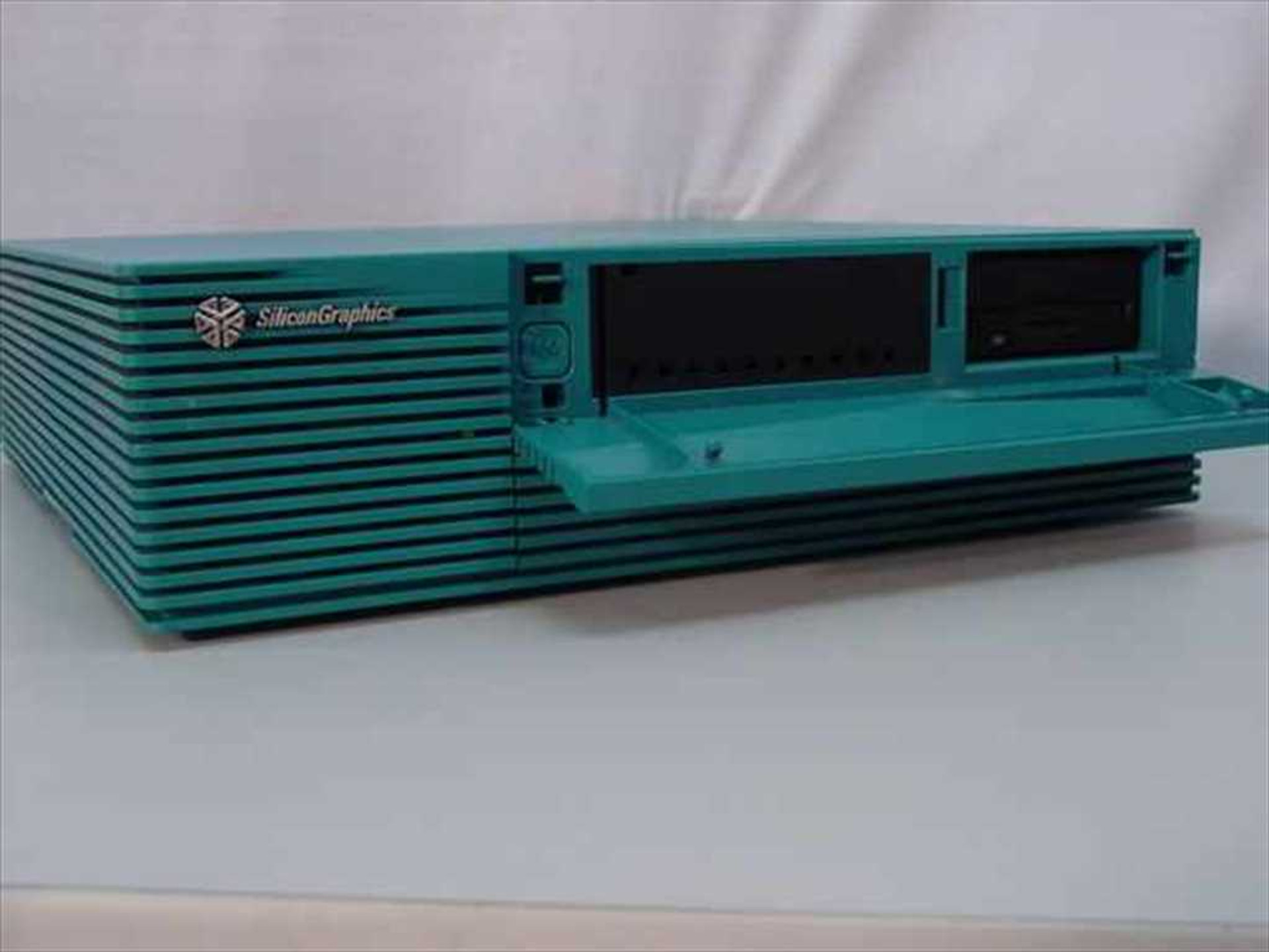 Silicon Graphics Indigo2 SGI Vintage Indigo2 Computer Silicon Graphics Indigo2 SGI Vintage Indigo2 Computer