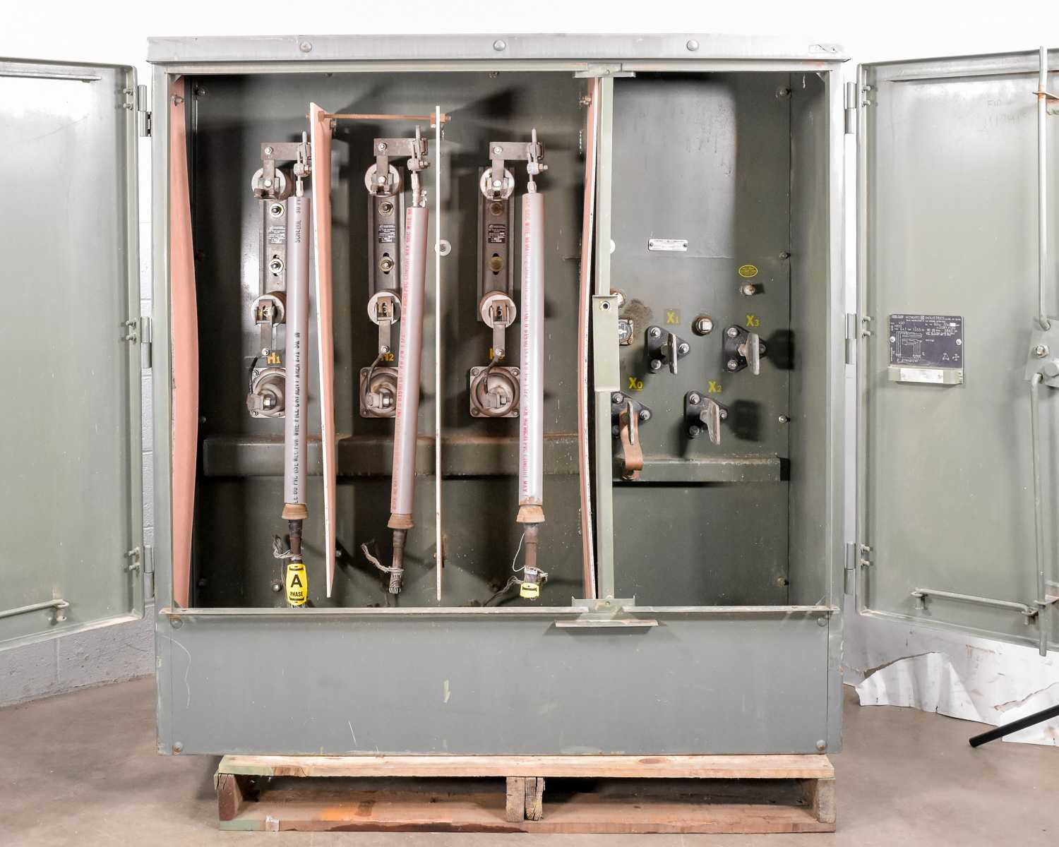 Howard Industries Three Phase Live-Front Pad Mount KVA150 PRI:4800 SEC ...