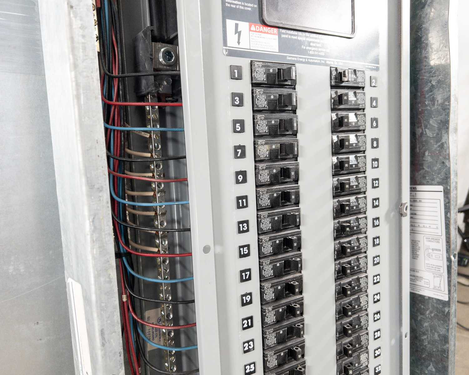 Siemens S1C42ML250CTS Circuit Breaker Panel S1 208Y 120V 3Phase 4 Wire ...
