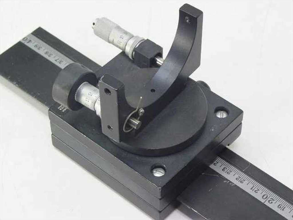 Oriel Optical Alignment Rail with 3" x 3.5" Stage, Mirror Mount & 2 ...