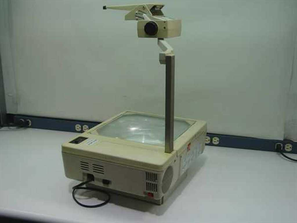 Elmo HP-285S Portable Overhead projector