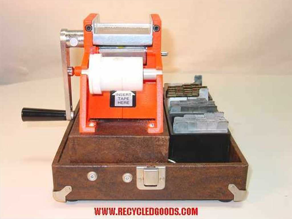 Leteron E-O-S II Vinyl Cutter Sign and Label Lettering System