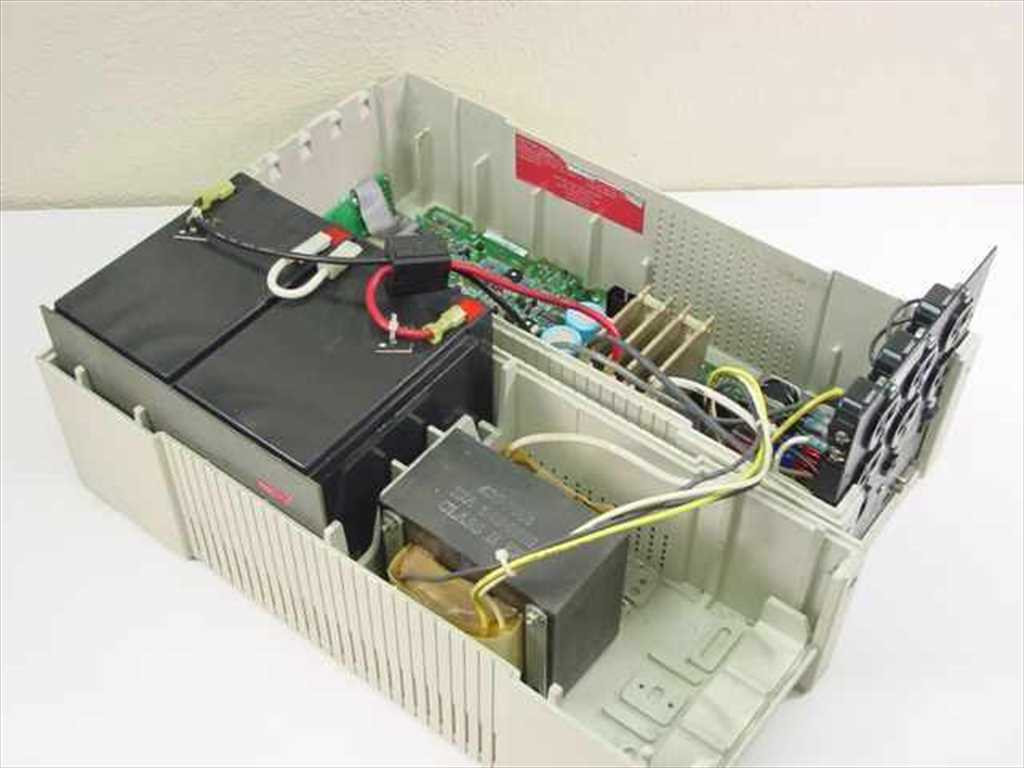 APC Smart-UPS 900 900 VA Smart UPS Battery Back-up