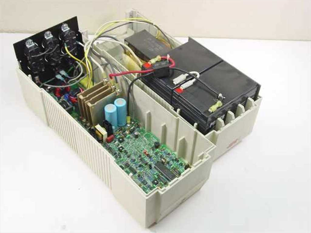 APC Smart-UPS 900 900 VA Smart UPS Battery Back-up