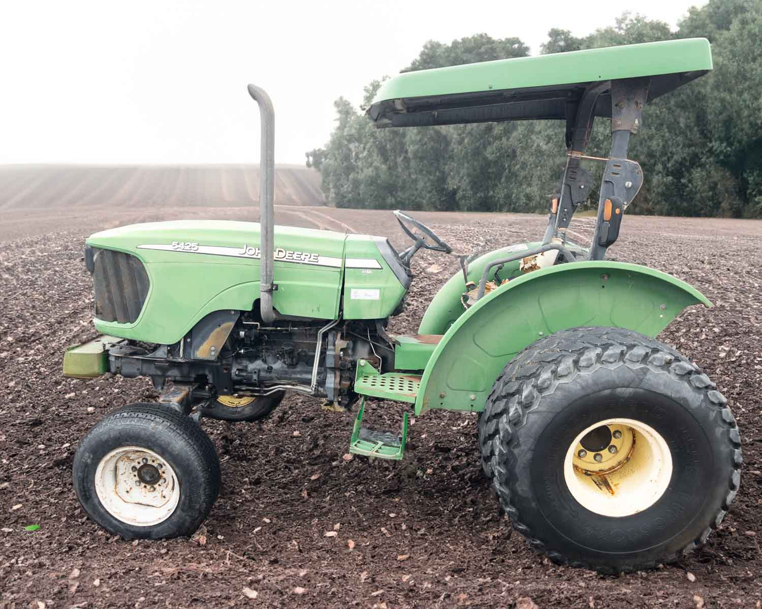 John Deere 5425 2005 Diesel Tractor 65 hp 2WD w Canopy, Turf Tires 6675 ...