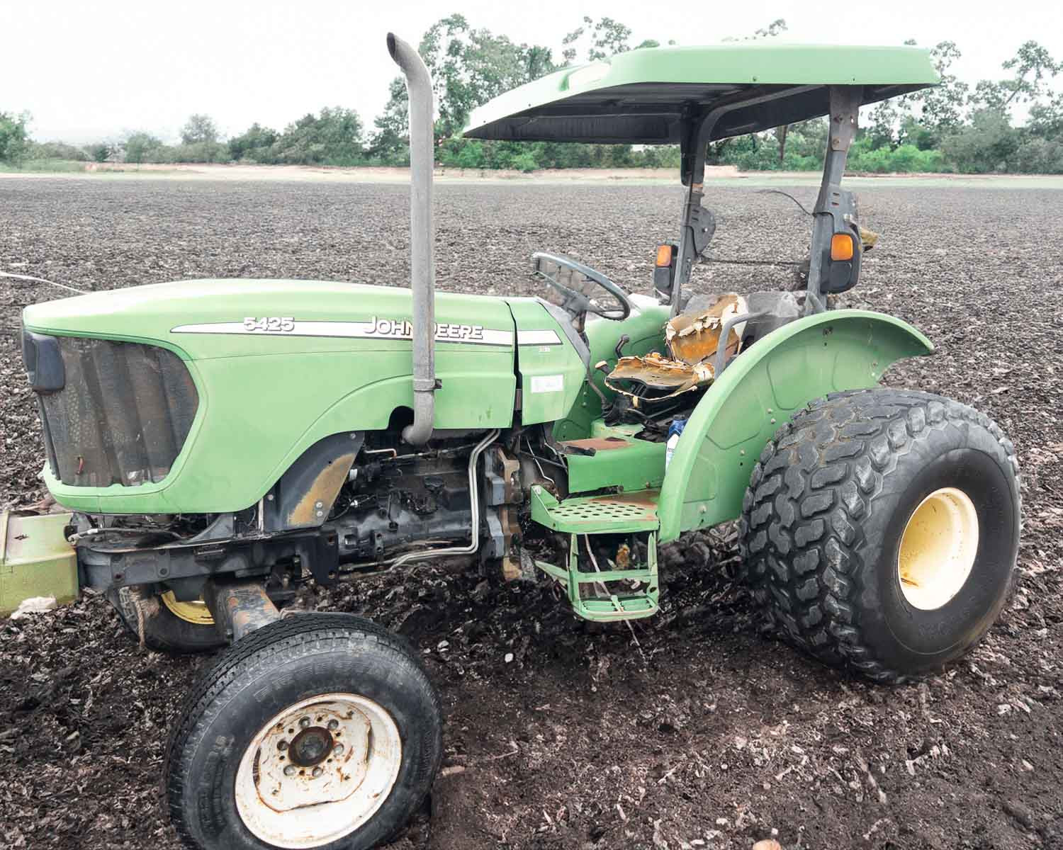 John Deere 5425 2005 Diesel Tractor 65 hp 2WD w Canopy, Turf Tires 6675 ...