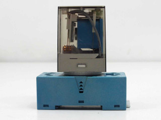 Finder 60.12 10A - 250V Relay with Finder Type 90.20 Socket
