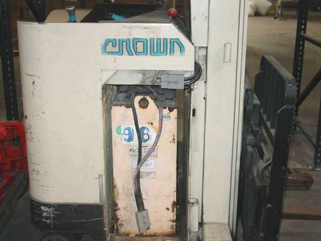 Crown 35RRTT Electric Reach Forklift w/ Sideshifter