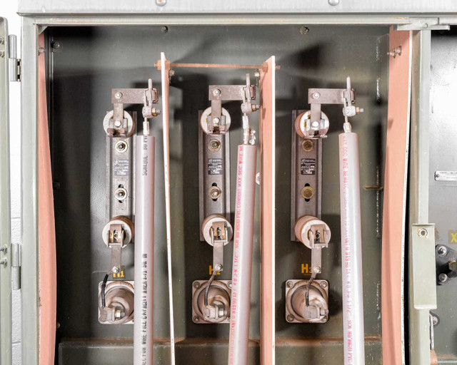 Howard Industries Three Phase Live-Front Pad Mount KVA150 PRI:4800 SEC ...