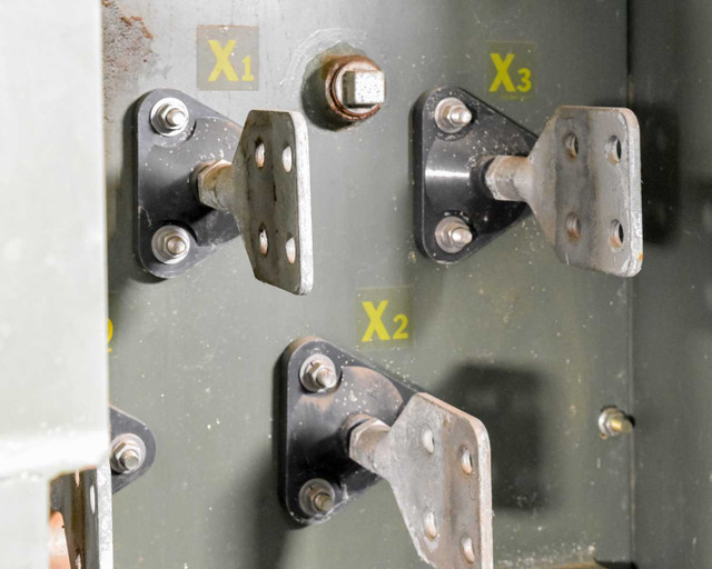 Howard Industries Three Phase Live-Front Pad Mount KVA150 PRI:4800 SEC ...